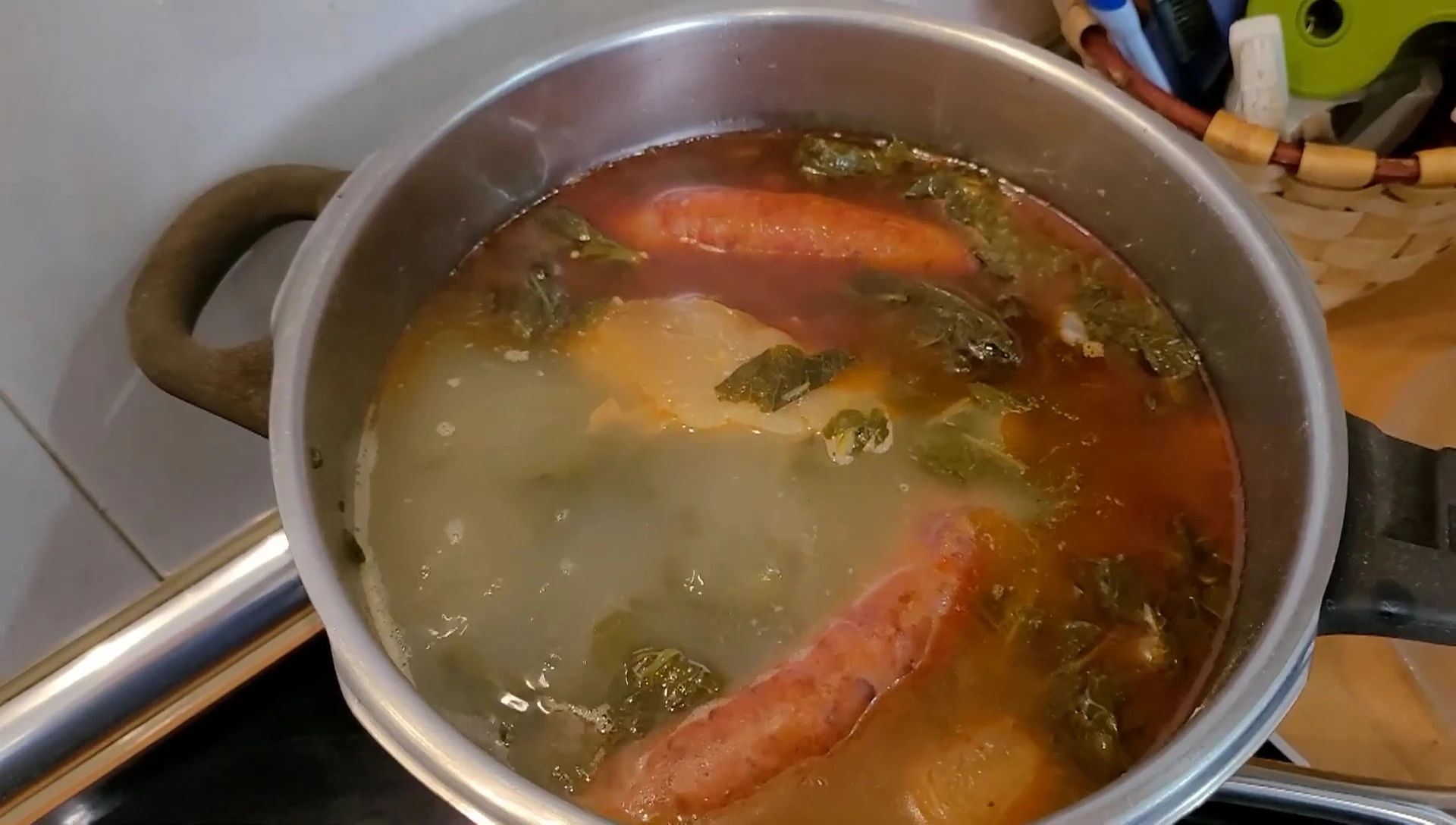 Receta de Caldo Gallego Fácil y Rápido: ¡Para chuparse los dedos!